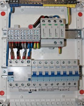 SWM GMBH - Unterverteilung u.P. 2-reihig bestückt mit: 1 Fi 40A/0,03A 4 ...